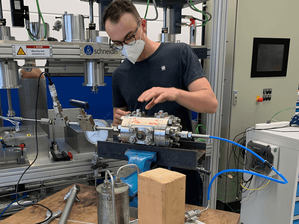 Team Senseven - together we pursue one mission: to simplify industrial ...